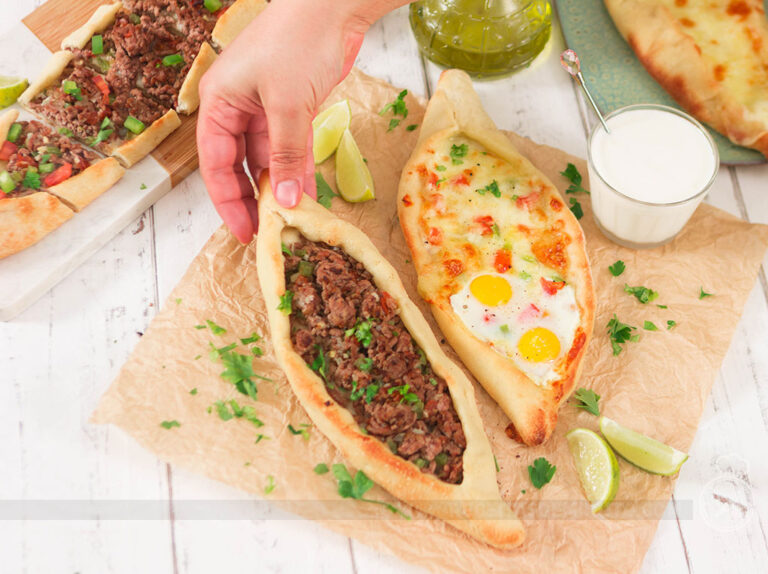 Esfiha Turca - Como fazer Pide - Receitas de Minuto - A Solução prática ...